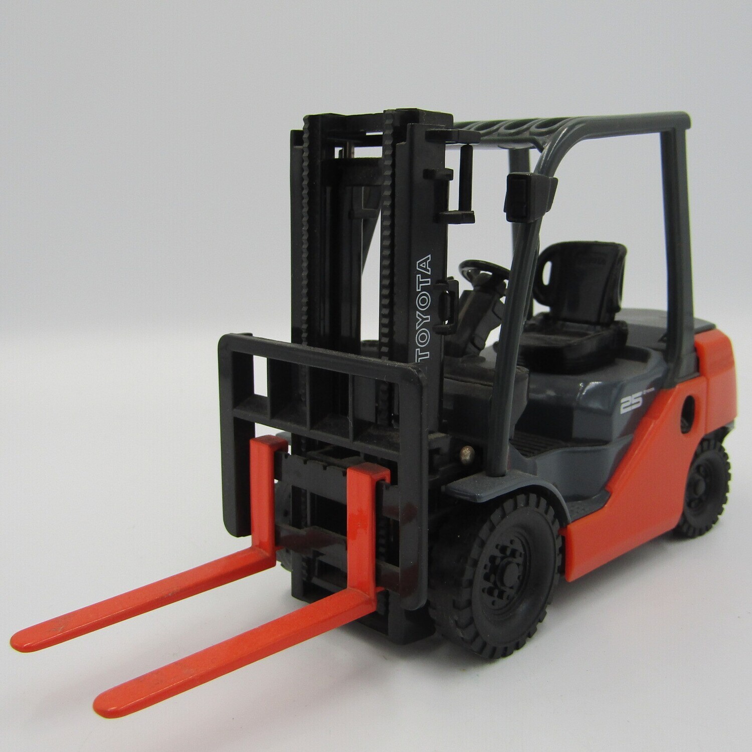 Toyota 8FG / 8FD 25 forklift plastic and die-cast model - scale 1/23