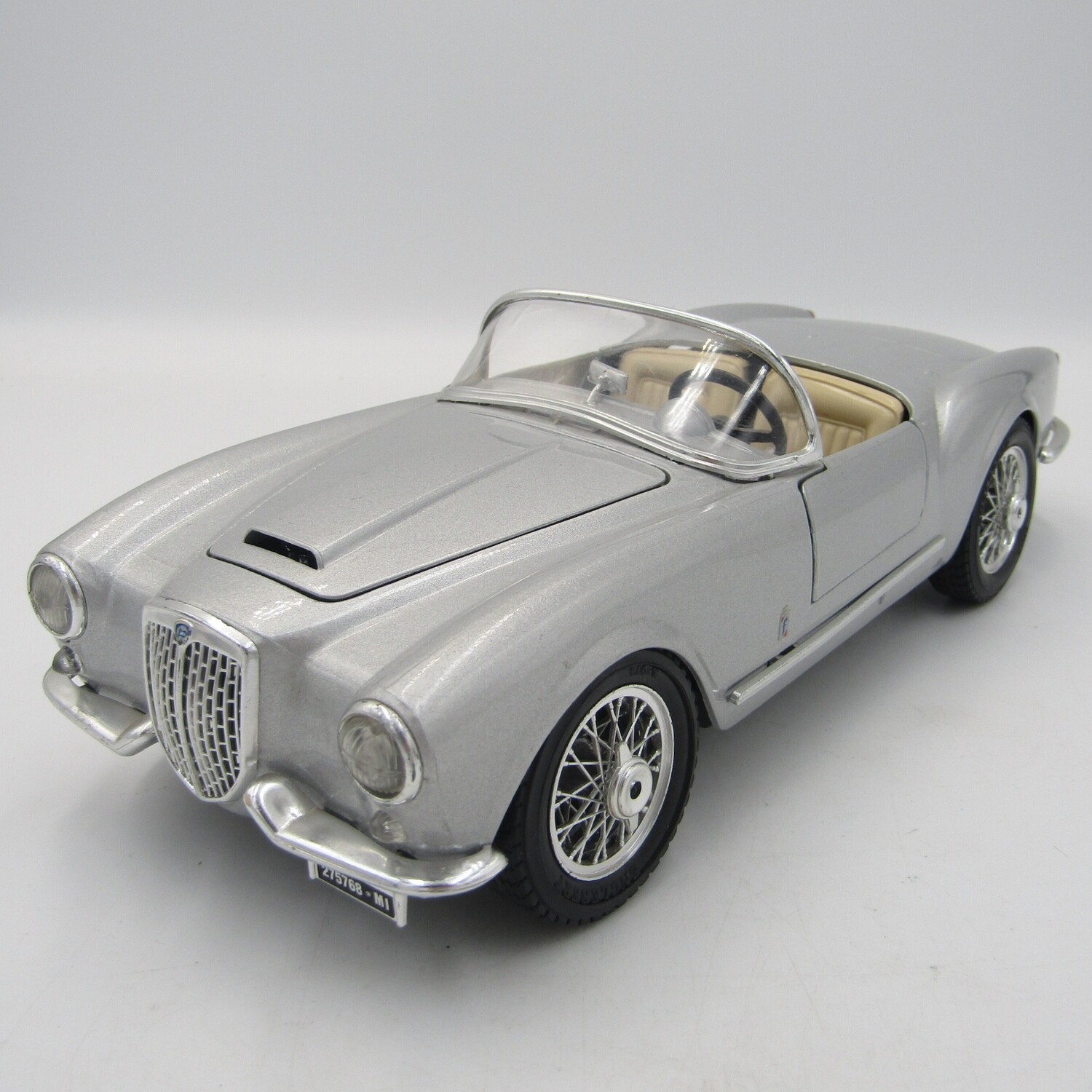 Bburago 1955 Lancia Aurelia B24 Spider die-cast model car - scale 1/18