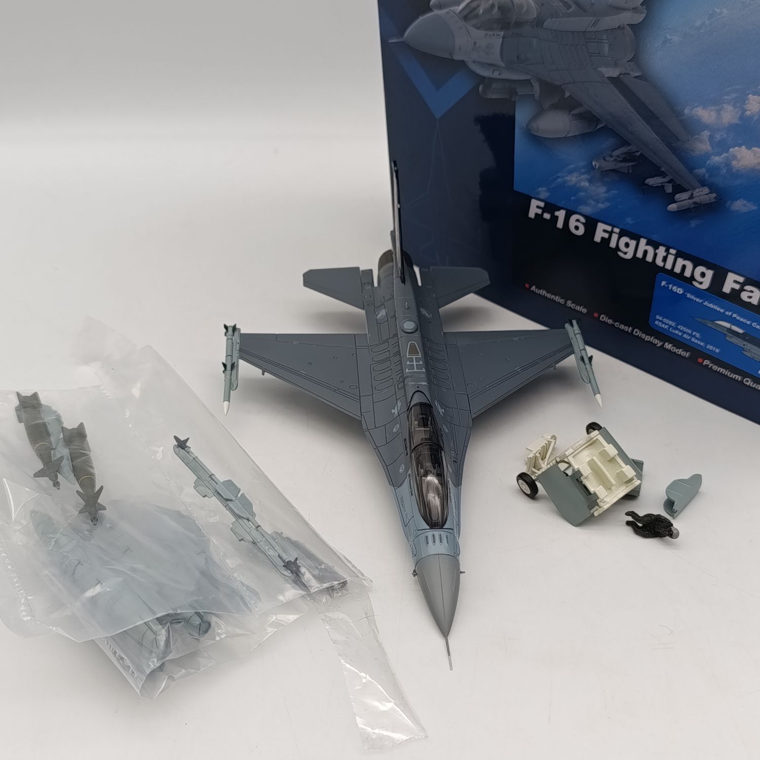 HobbyMaster F-16 Fighting Falcon die-cast model plane in box - scale 1/72