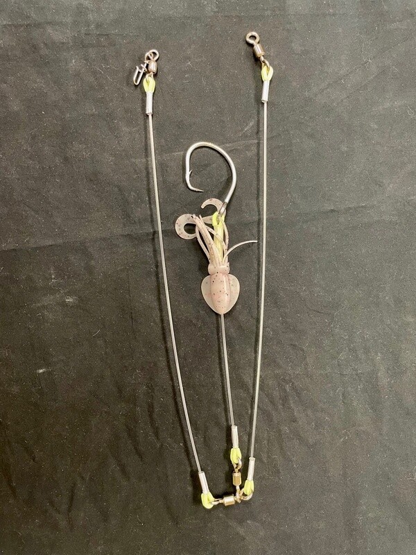 B&J Halibut Single 3W Rig w/4.5" Twin Tail Squid Skirt Blk/Glit 16/0