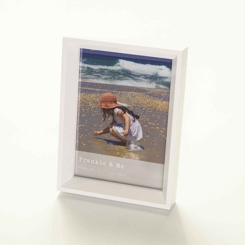 Window photo frame white for 5 x 7 inch photos.