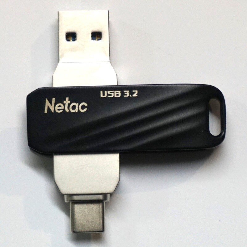 Netac 32 GB USB A / C Combination Drive