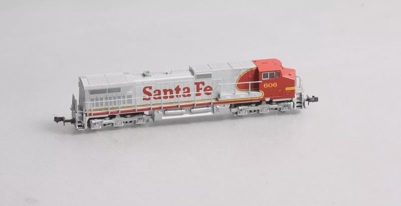 Used N Kato 176-3505 N Scale Santa Fe C44-9W Diesel Engine #606