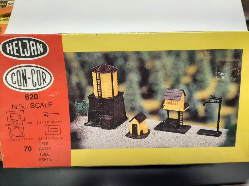 Used N Heljan Water Tower, Maintenance Shed & Observation Booth Kit #620