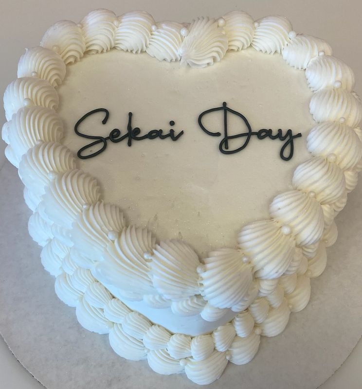 Vintage White with White Pearls Heart Cake