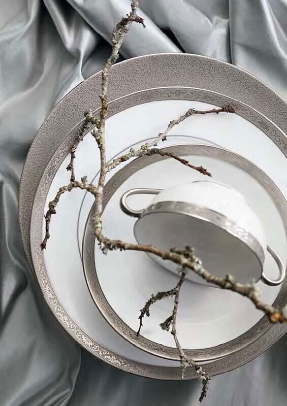 Raynaud Ambassador Platinum Cake Dish With Hands 0017-17-506025 - HomeBello