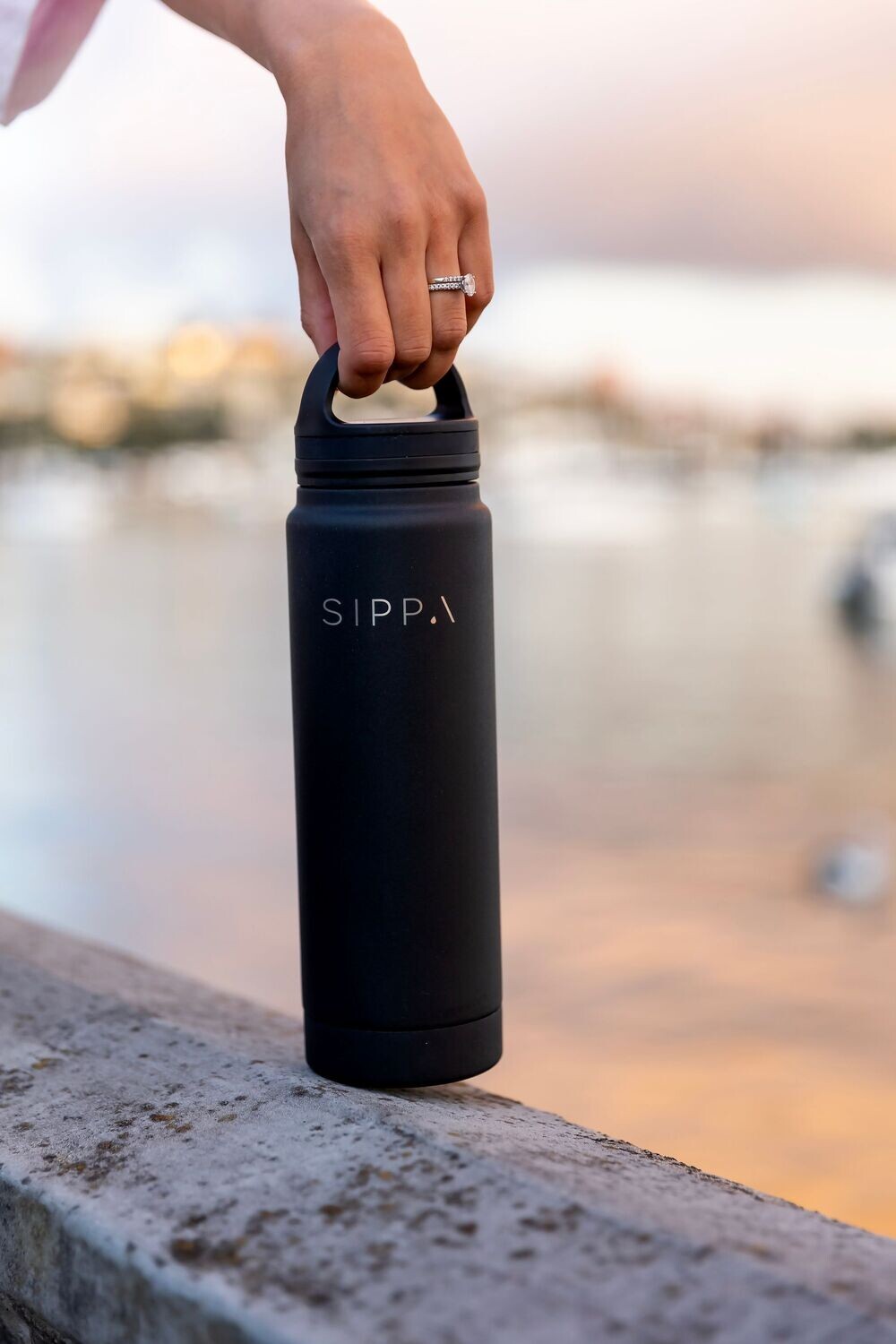 Sippa Bottles I Water bottle with storage compartment