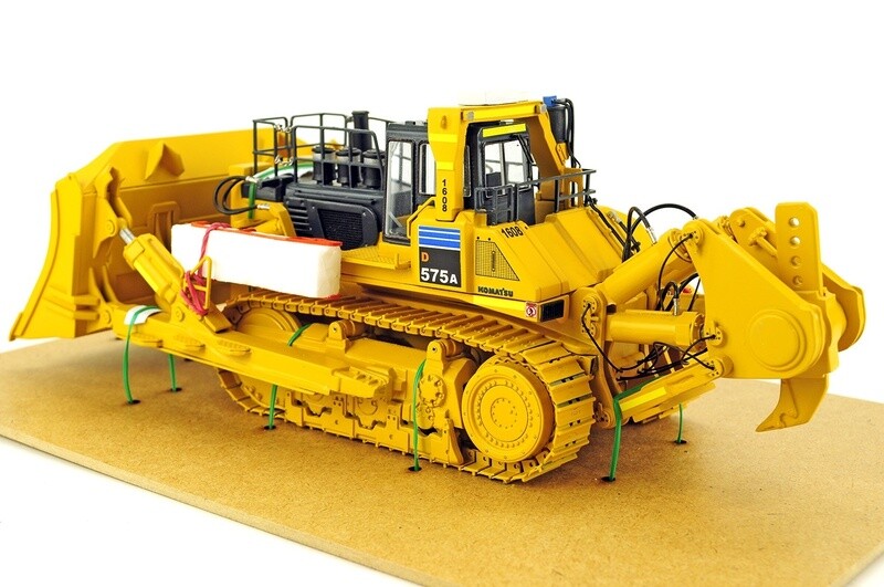 Komatsu D575 Super Dozer - Alcoa Version