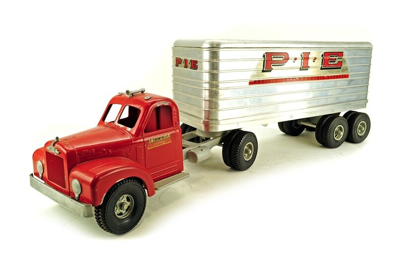 Mack B Model w/PIE Van Trailer - 1:16