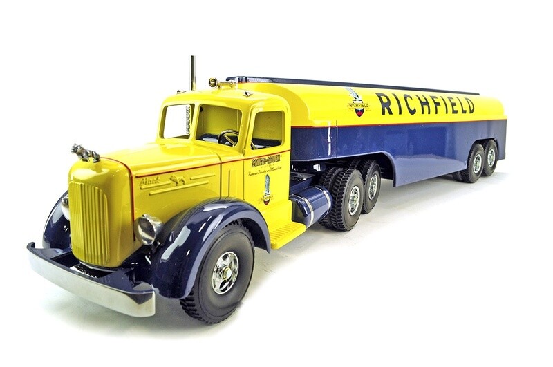 Mack L Model w/Richfield Tanker Trailer - 1:16