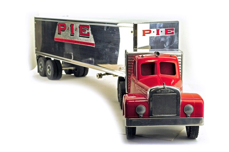 Mack B Model w/Sleeper & PIE Van Trailer - 1:16