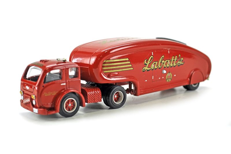 White 3000 Streamliner Truck - Labatt's - 1:55