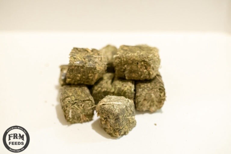 Stampede Alfalfa Mini Cubes