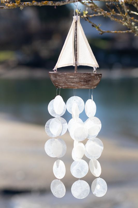 901-B WOOD BOAT & WHITE CAPIZ WIND CHIME