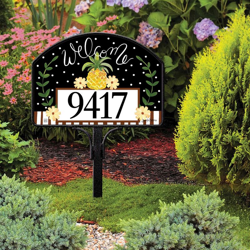 Welcoming Pineapple Magnetic Yard Sign