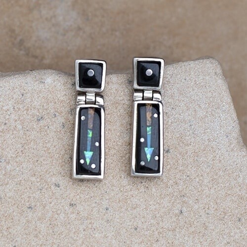 Hinge dangle earrings w/ Arrow design inlay