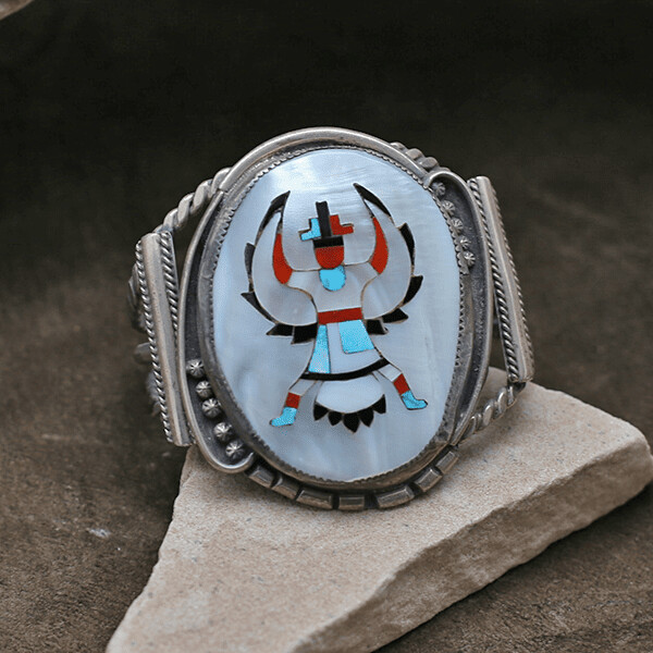Vintage 1960's knife wing god inlay bracelet