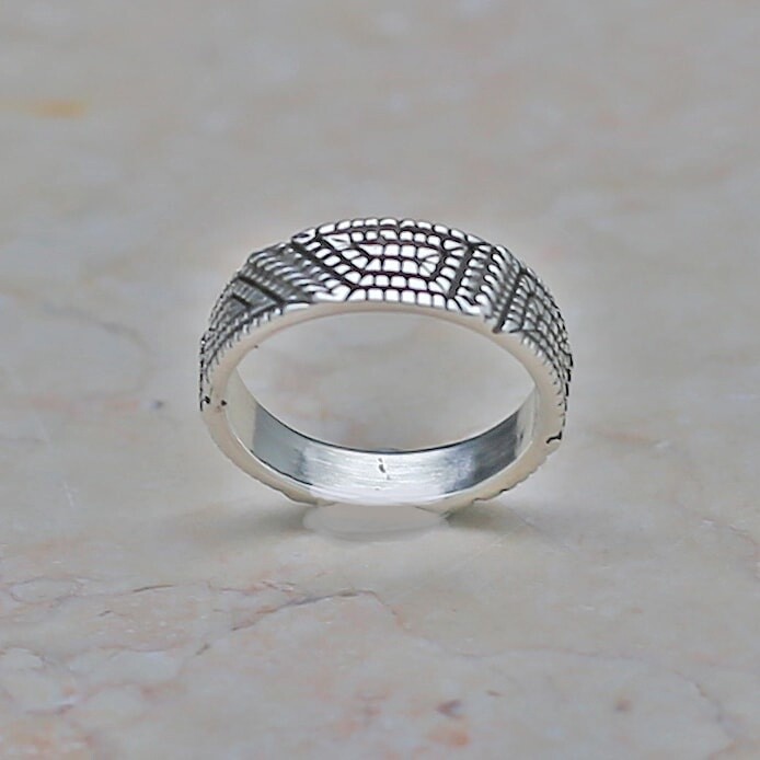 Basket weave design thin ring