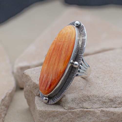 Large oval spiny oyster shell ring