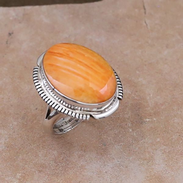 Oval orange spiny oyster shell ring