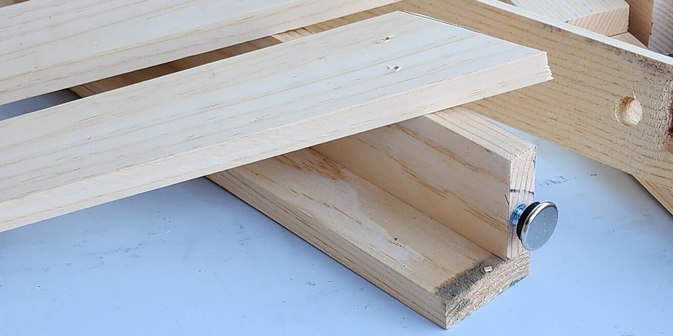 Model Railroad Benchwork, 18"-23" wide, 54"-60" long