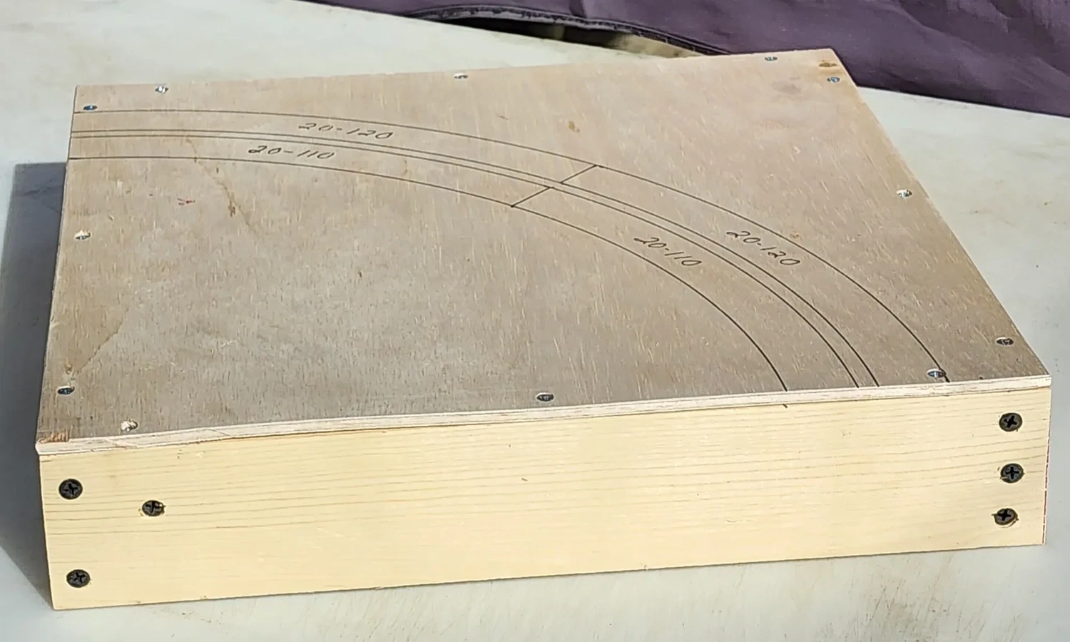 T-TRAK OUTSIDE CORNER MODULE, Fully Assembled, 1/4" Plywood Top