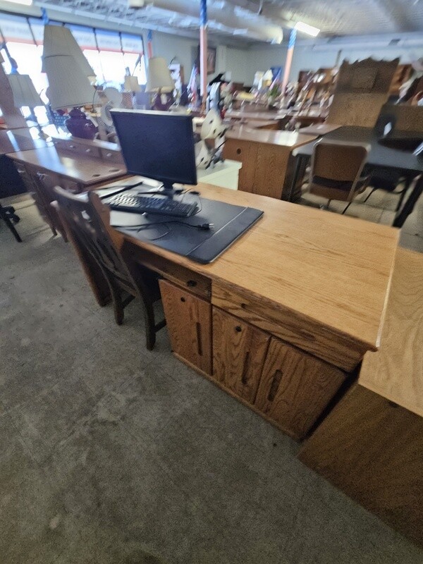 The Oak computer Desk