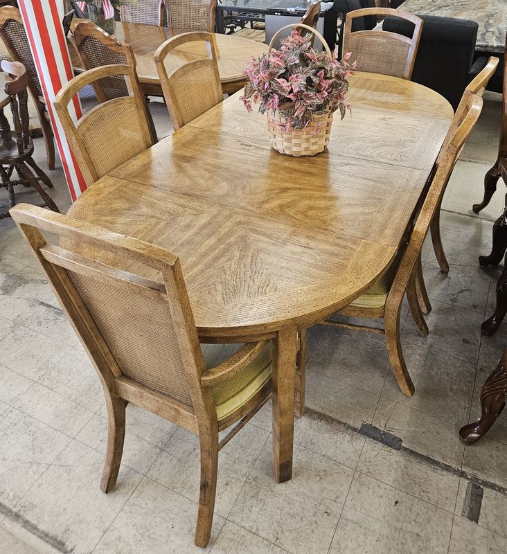 Drexel dining table set - 6 chairs & 2 leaves