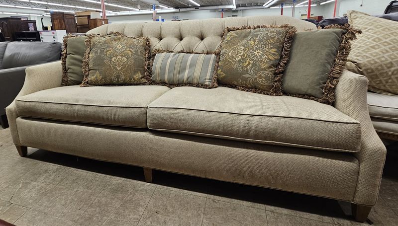 Couches/Futons/Loveseats/Sectionals