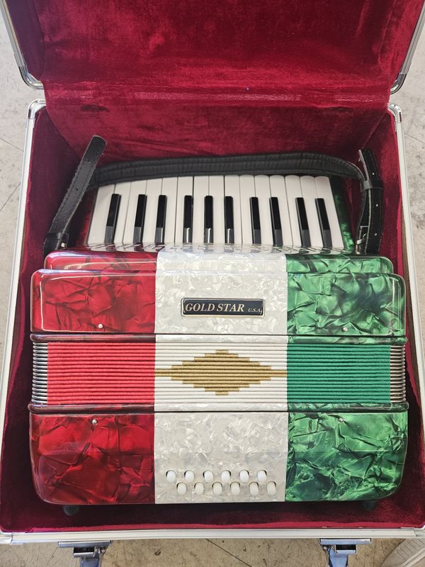 Gold Star USA accordion