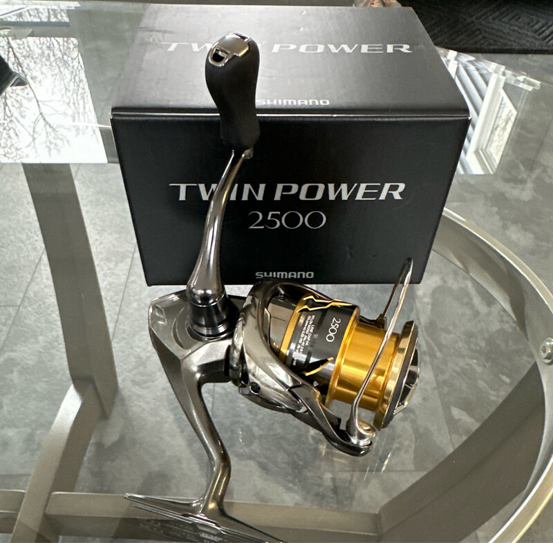 SHIMANO Twin Power 2500 5.3:1 Gear Ratio 20lbs Max Drag Spinning Reel NIB
