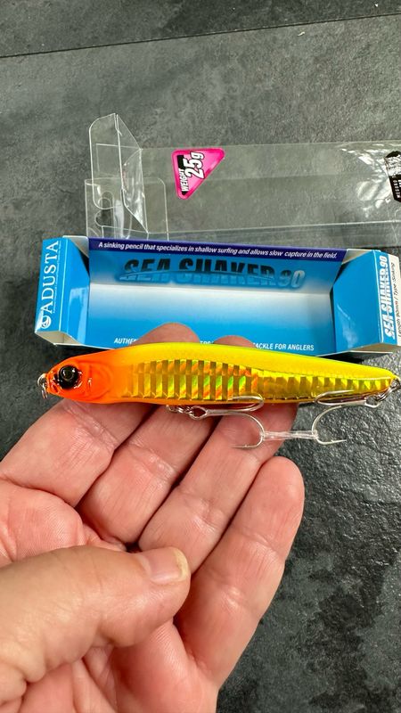 Adusta Sea Shaker 90 King Lion 3.54” .88ozJDM Sinking Pencil. Heavy Wobbling Action. RARE NIP