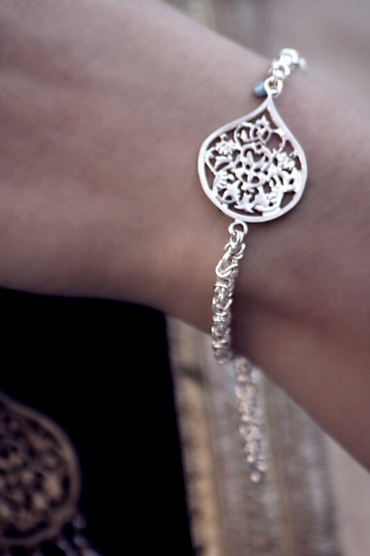 THICK CHAIN BRACELET WITH SMALL ARABESQUE