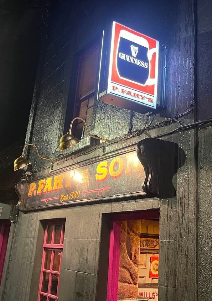 Antiques & Pub Signs | Manufacture & Design | Retro Pub Signs