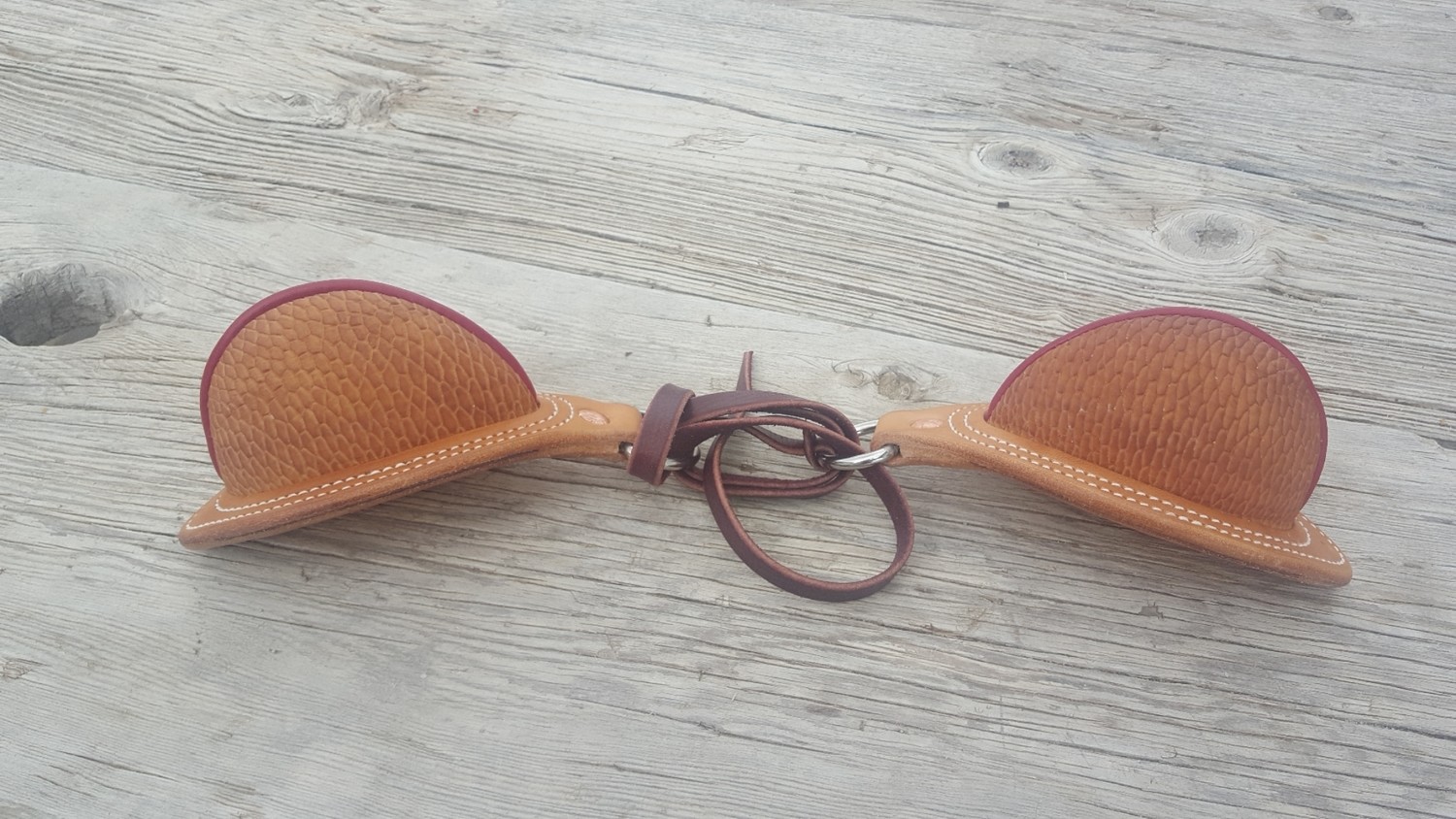 Beavertail bucking rolls