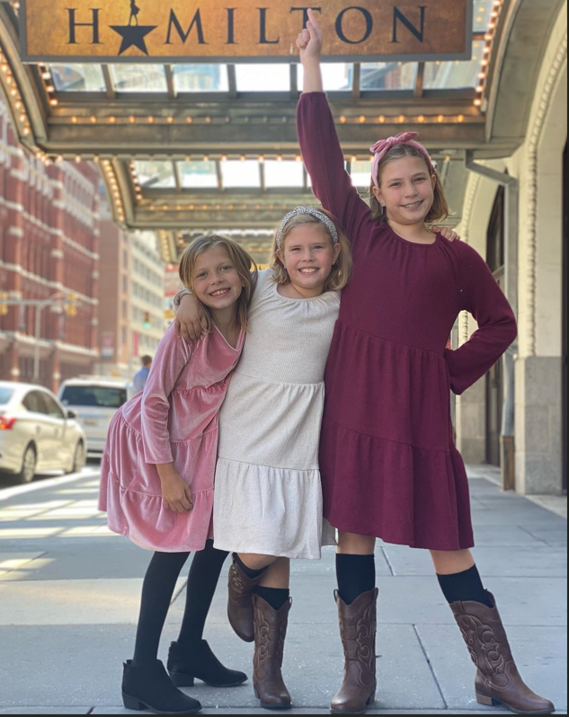 SHOP GIRLS