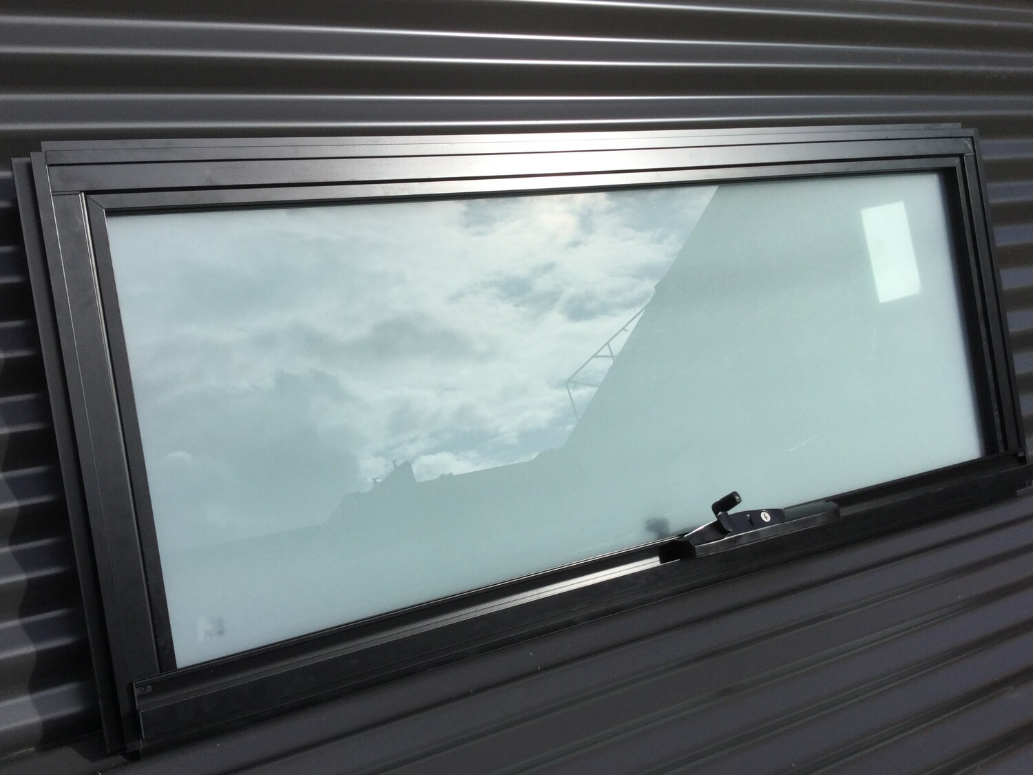 STD (AE3.5) 0618 600H X 1810W WTL AWNING WINDOW MONUMENT BATHROOM