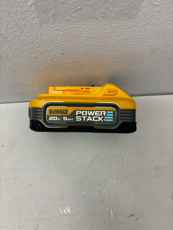 Dewalt POWERSTACK 20V Lithium-Ion 5.0Ah Battery Pack DCBP520