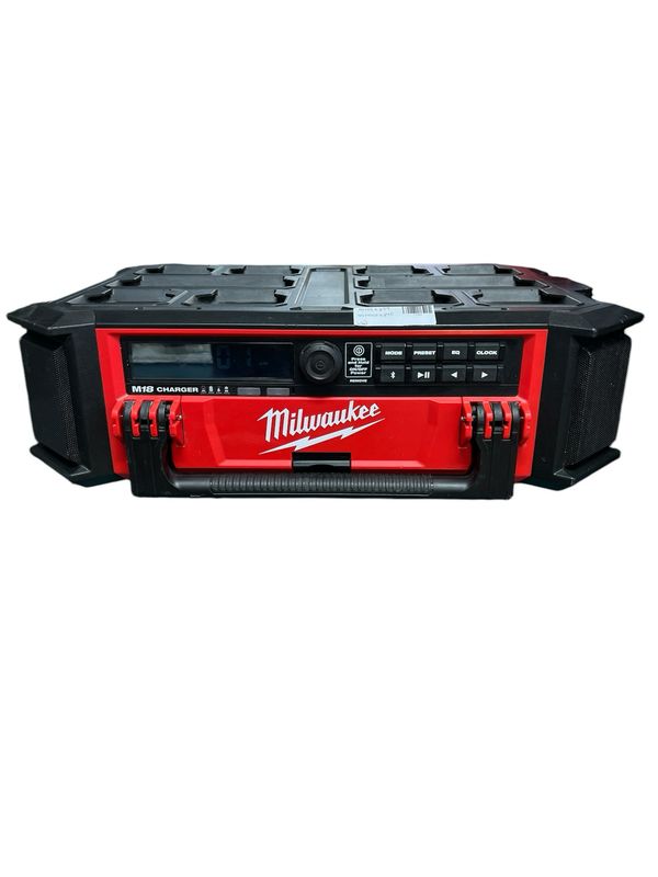 Milwaukee M18 Lithium-Ion Cordless PACKOUT Radio/Speaker with Built-In ...