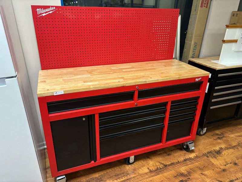 Milwaukee 61 in. 11-Drawer/1-Door 22 in. D Mobile Workbench with ...
