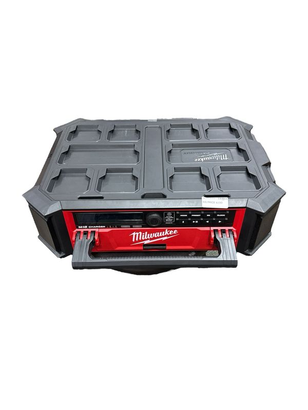 Milwaukee M18 Lithium-Ion Cordless PACKOUT Radio/Speaker with Built-In ...