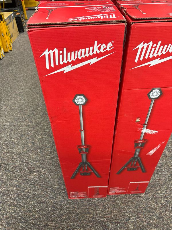Milwaukee M18 18-Volt Lithium-Ion Cordless Rocket Dual Power Tower ...