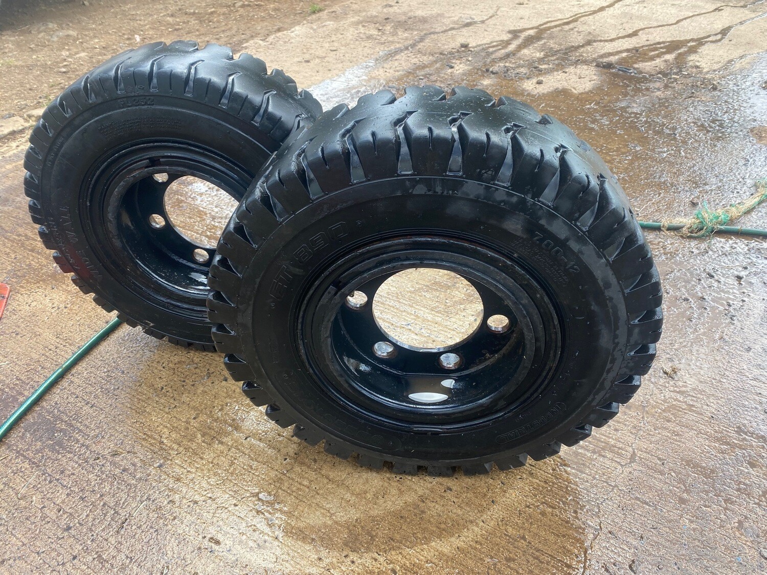 Forklift tyres and rims
