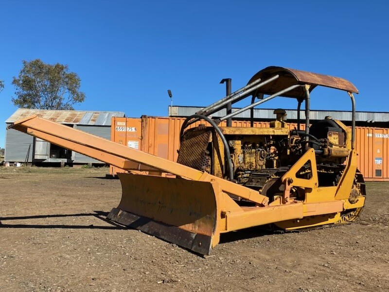 Dozers & earth moving