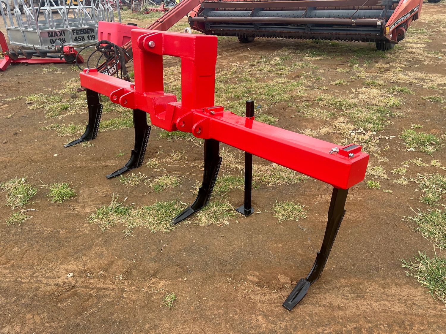 Heavy duty 4 tyne ripper