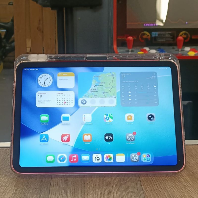 Ipad A16 128GB Incl Bookcase Nette staat Met garantie — Used Products