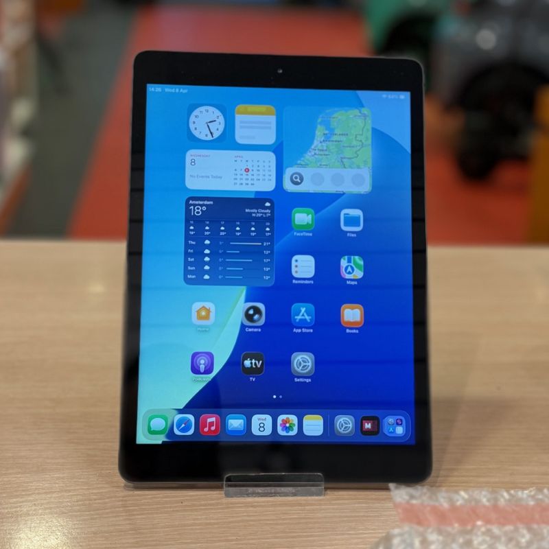 Apple iPad 8 128Gb Wifi iOS 26 Space Grey 88%-achterkant — Used Products