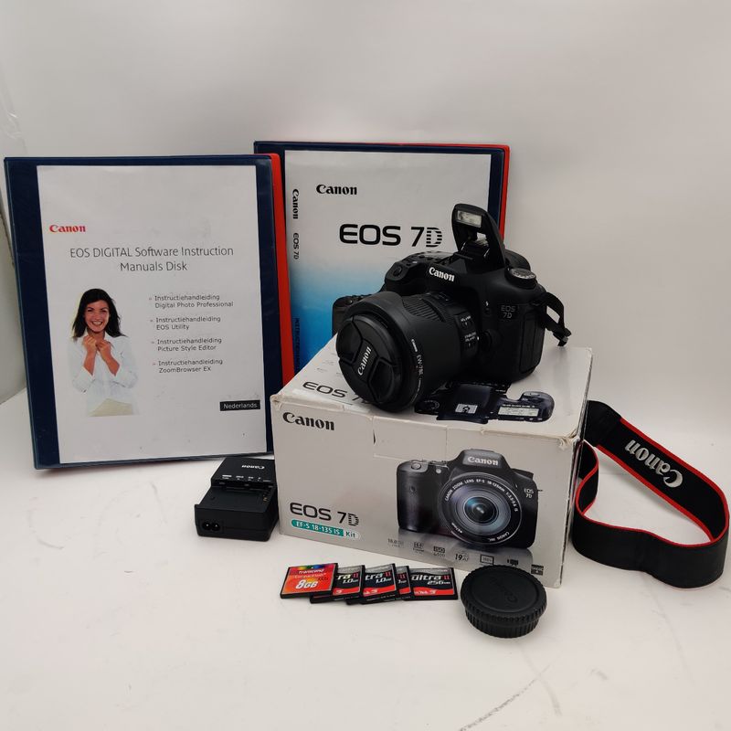 Canon EOS 7D spiegelreflexcamera met 15-85mm lens en lader — Used Products