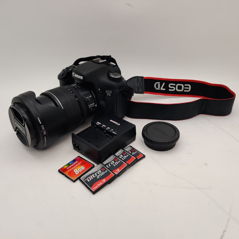 Canon EOS 7D spiegelreflexcamera met 15-85mm lens en lader — Used Products